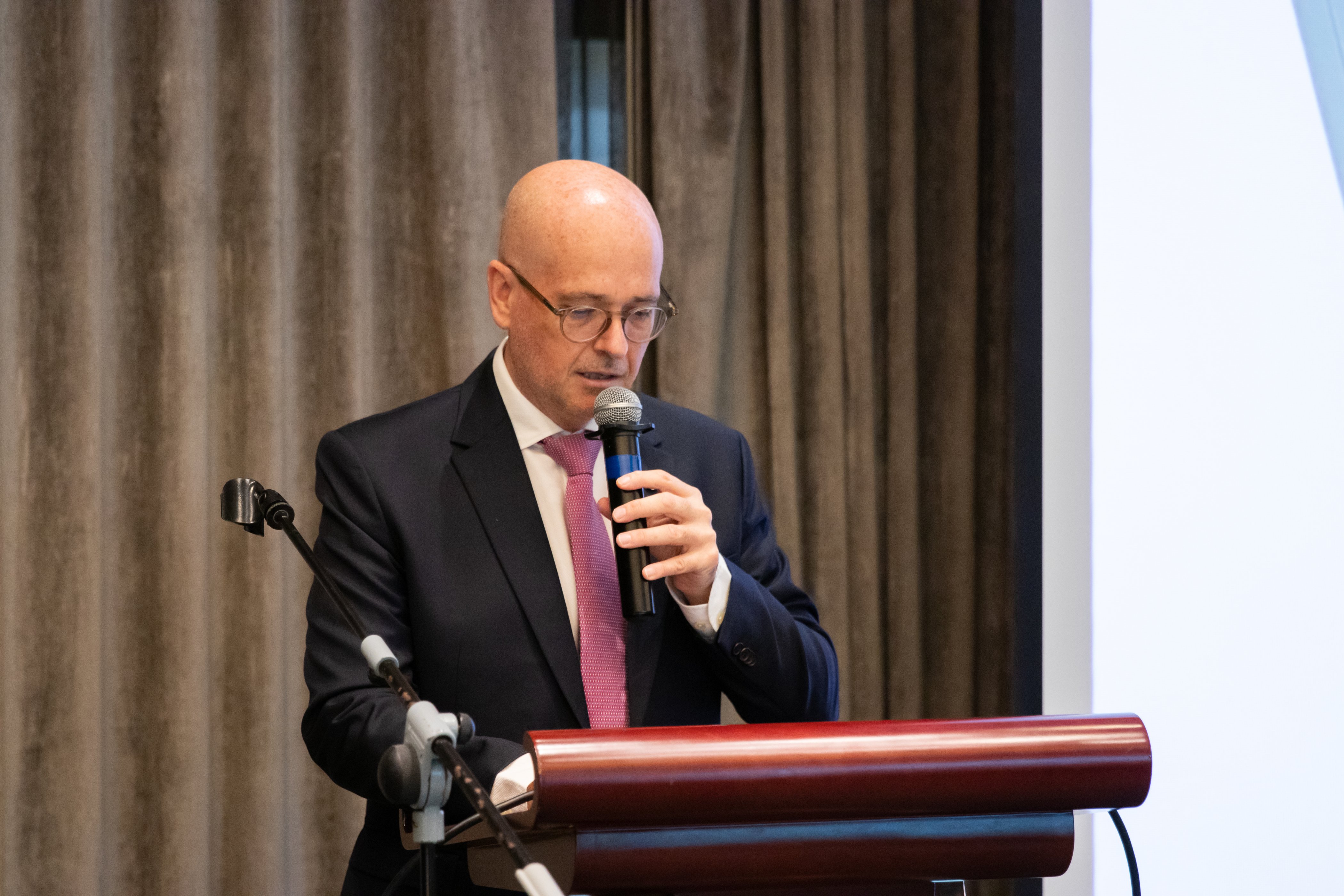 Tagalog book on intersections between IHL and Islamic jurisprudence ...