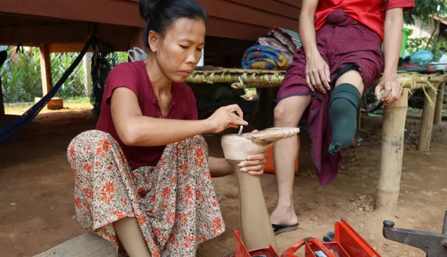 Myanmar: A repairperson fixing her life and helping others | ICRC