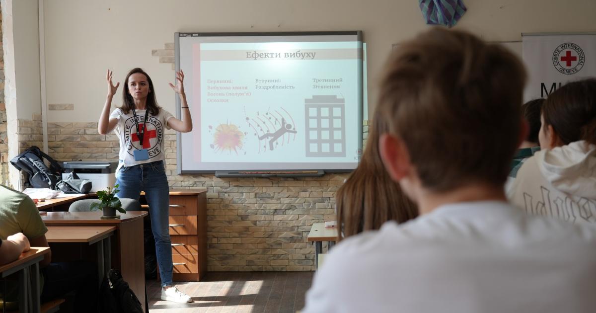 Ukraine: Safety Lessons About the Dangers of Explosive Ordnance | ICRC