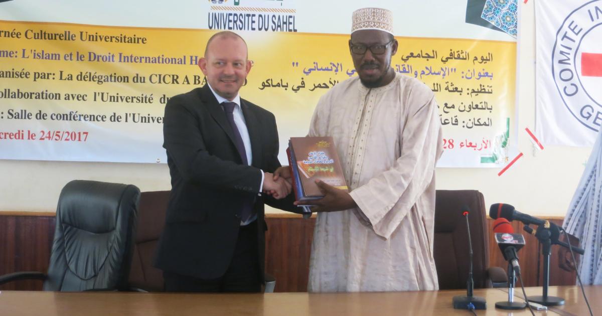 Mali: Arabic IHL library given to Université privée du Sahel ...