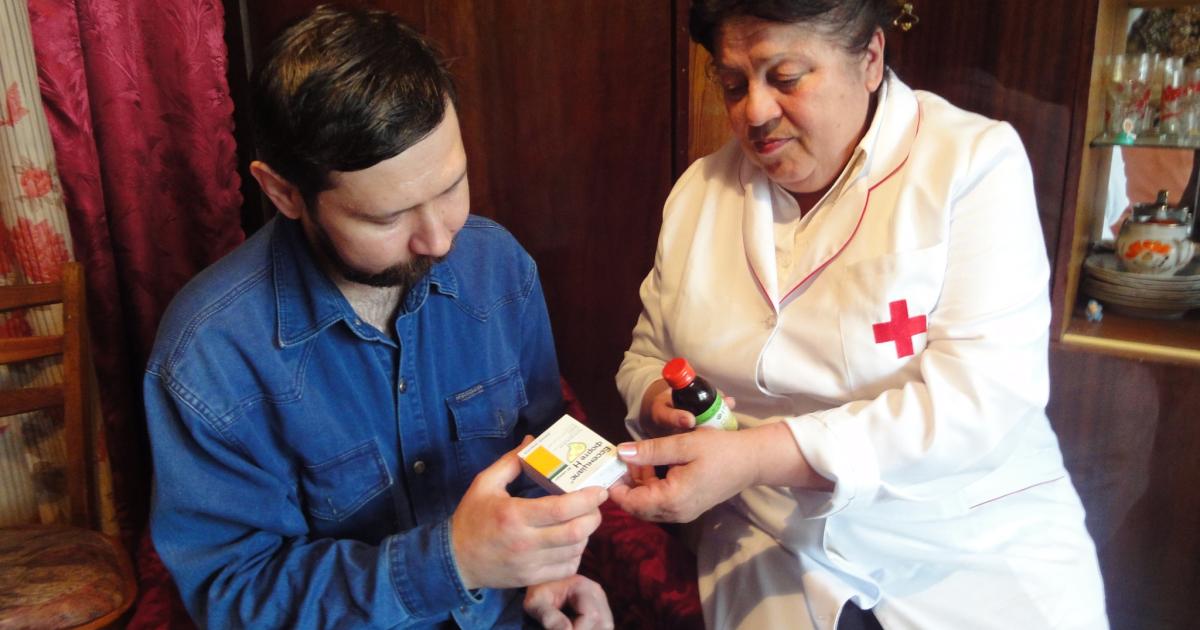 Ukraine: Red Cross nurse Valentina brings care and friendship ...